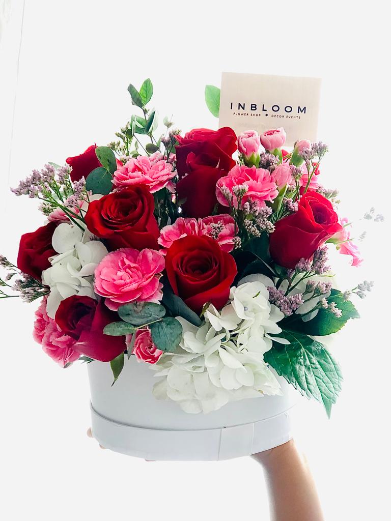 Caja redonda 24 tallos - Floristeria Inbloom