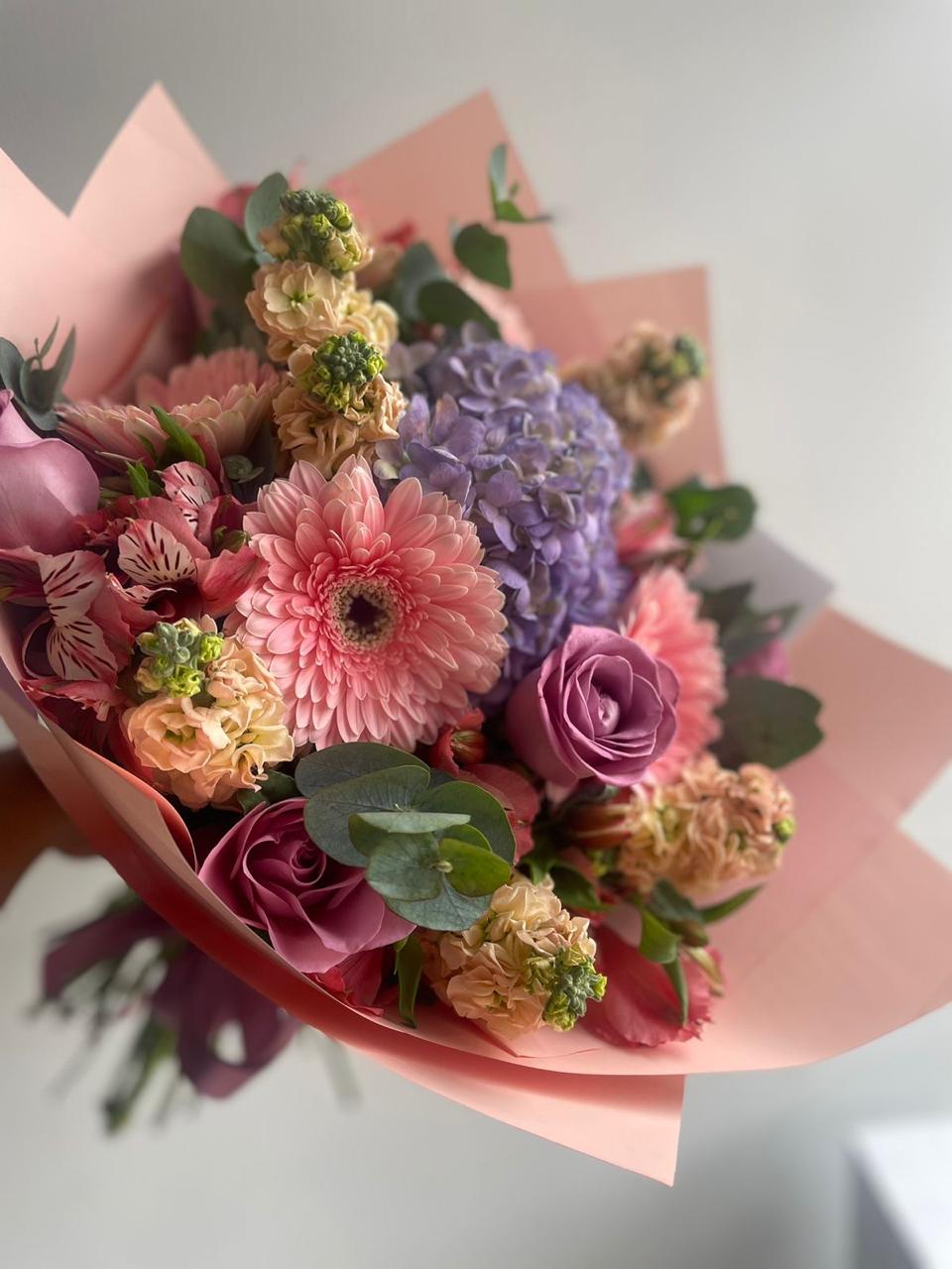 Ramo de 24 tallos mixtos - Floristeria Inbloom