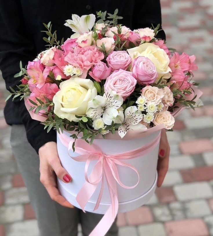 Caja de 24 flores mixtas - Floristeria Inbloom